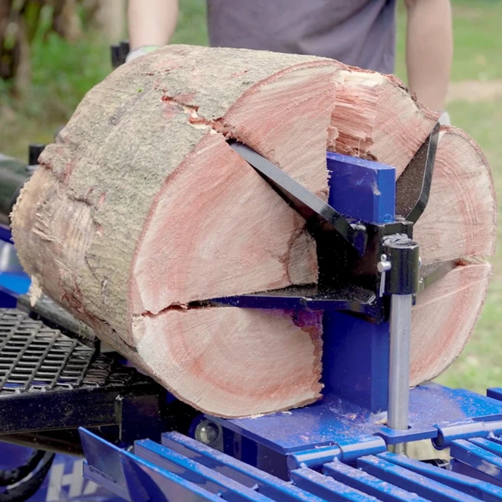 Tackling the Toughest Logs: How a 35-Ton Splitter Gets the Job Done ...